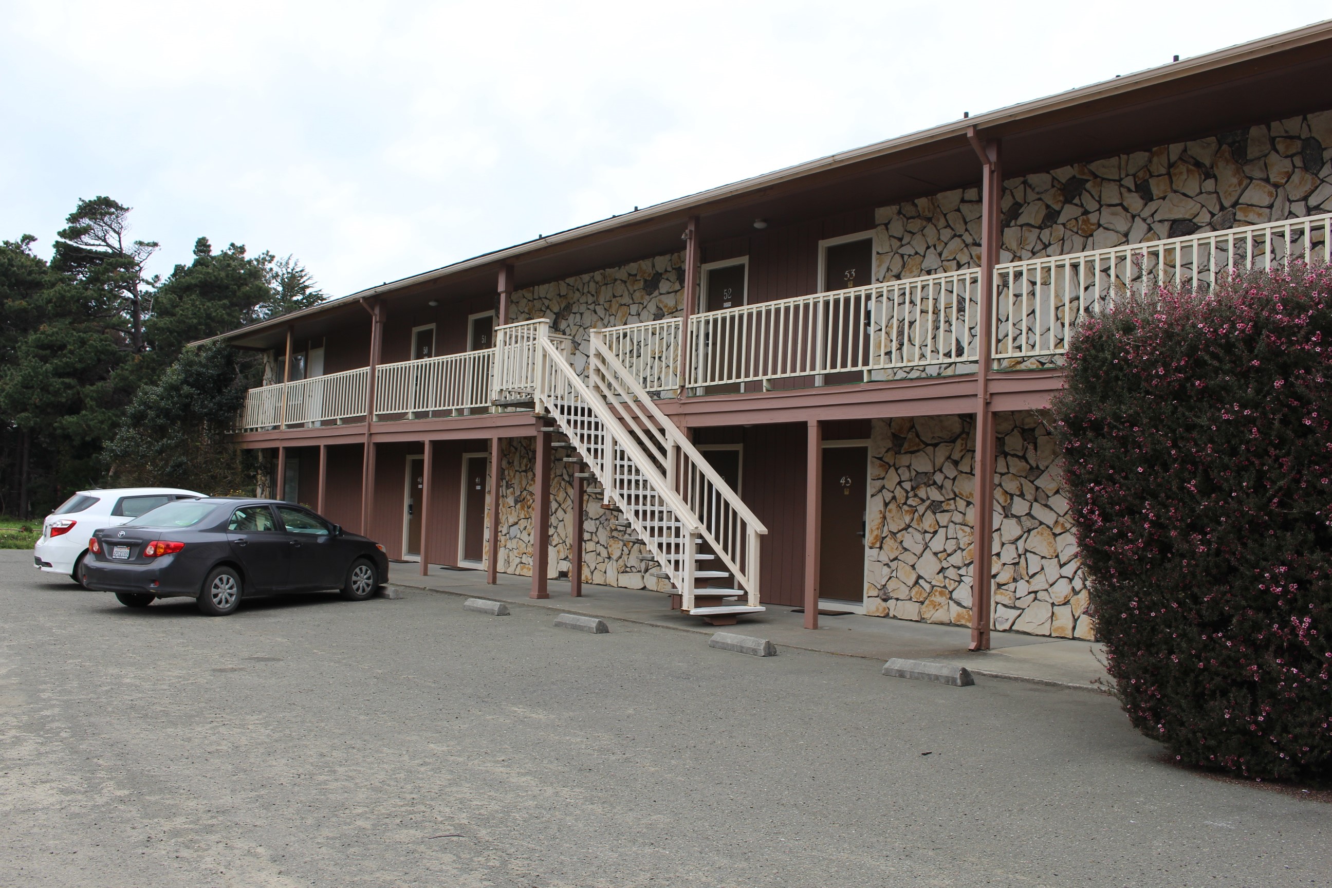 Locations Hub - Pine Beach Inn