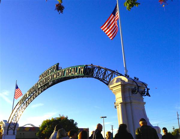 Locations Hub - Modesto Arch - I Street