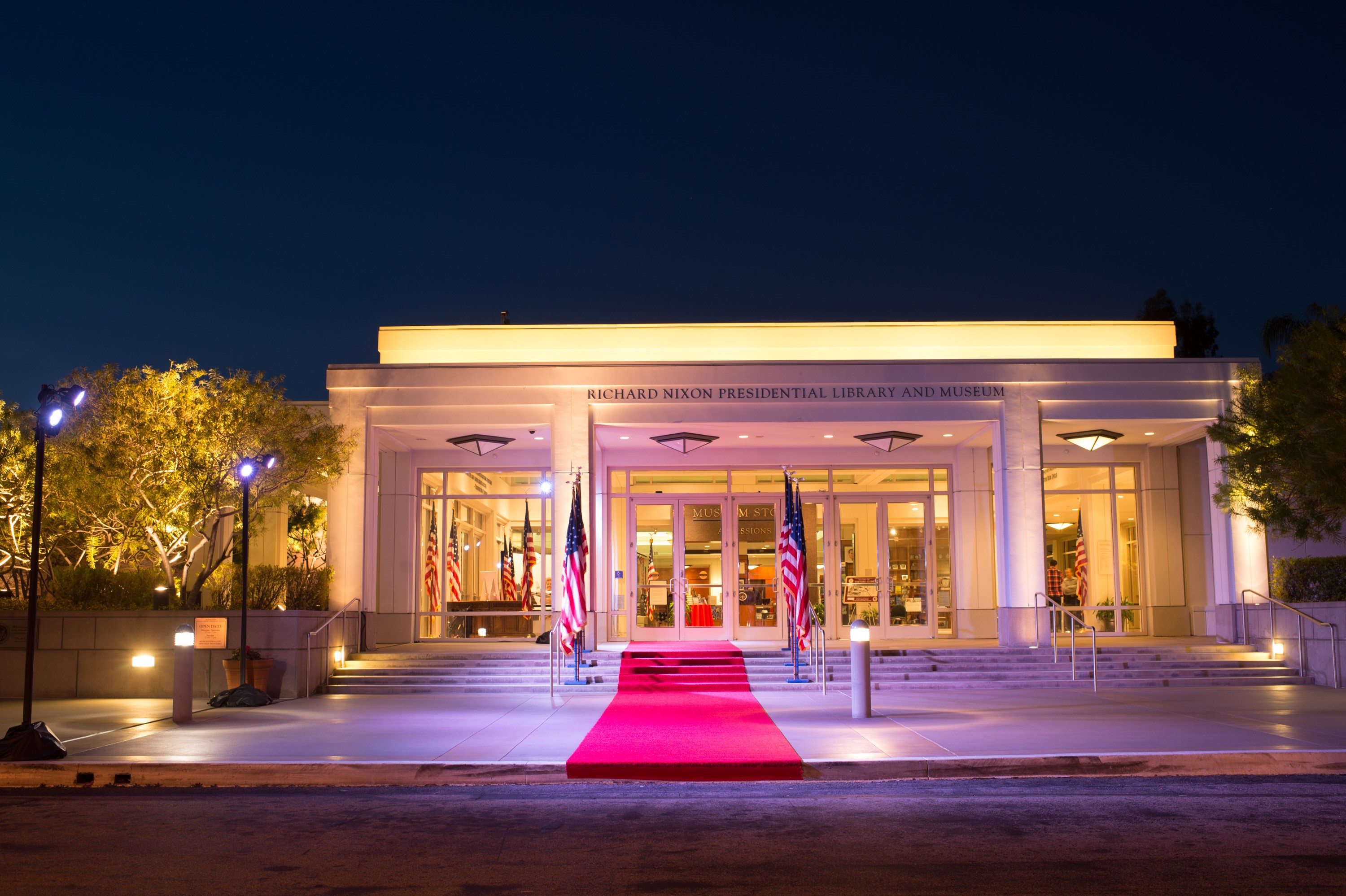 Locations Hub - Richard Nixon Presidential Library & Museum / Oval ...