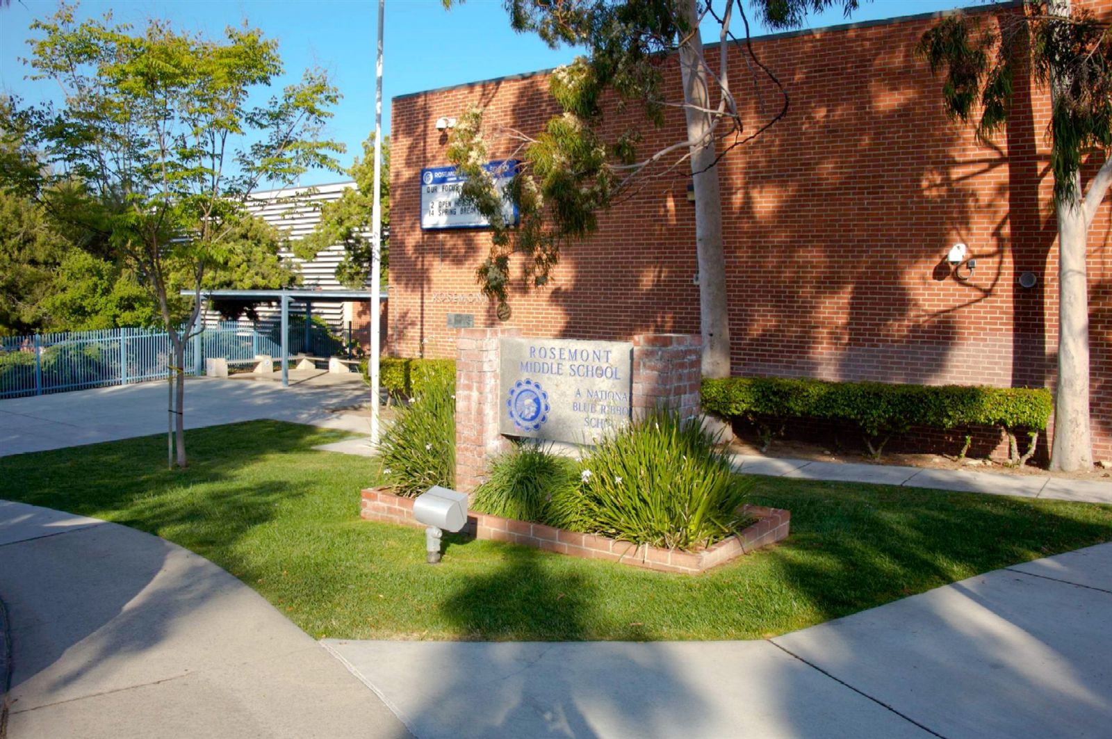 Locations Hub - Rosemont Middle School - Glendale Unified School ...