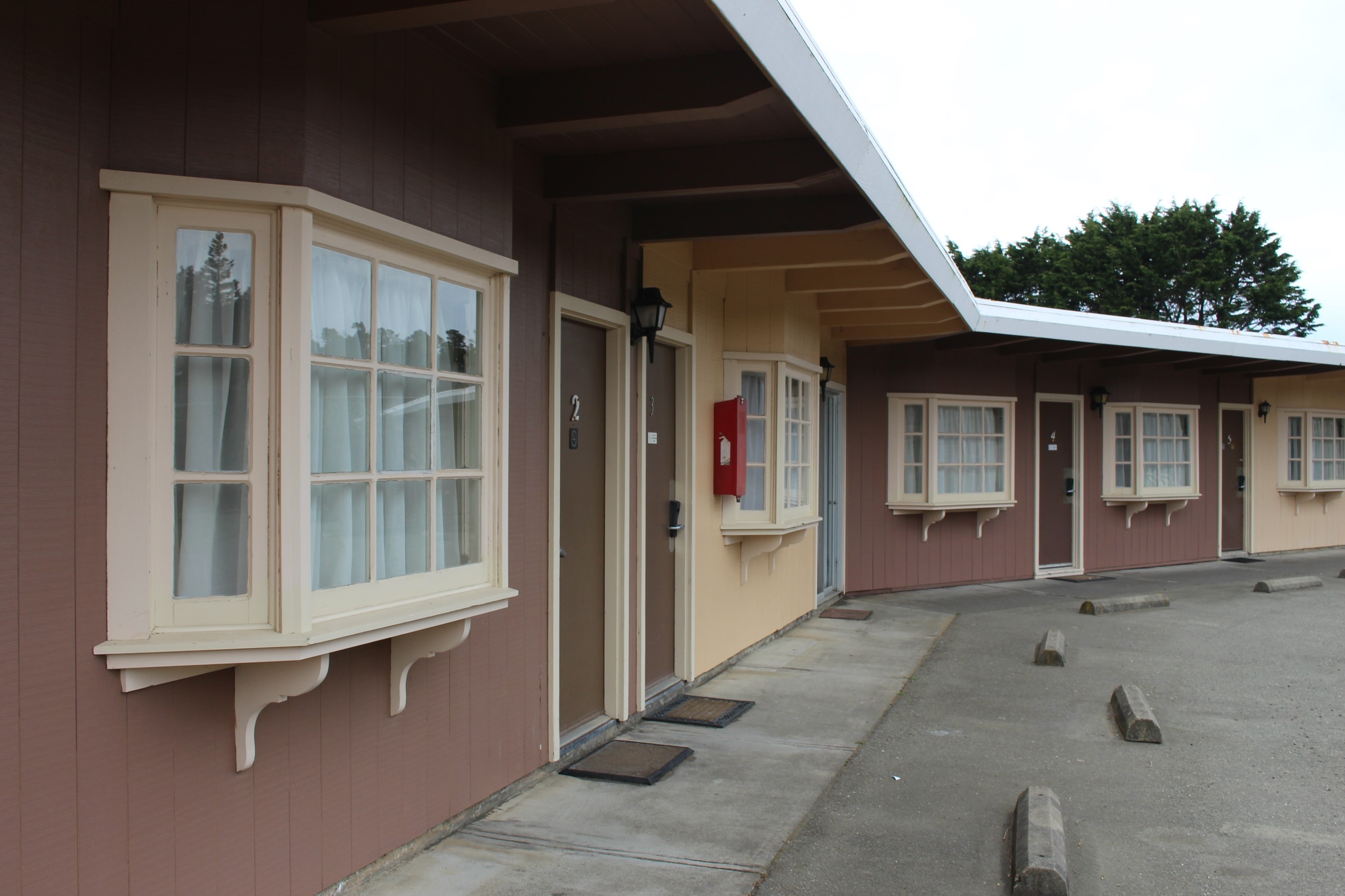 Locations Hub - Pine Beach Inn